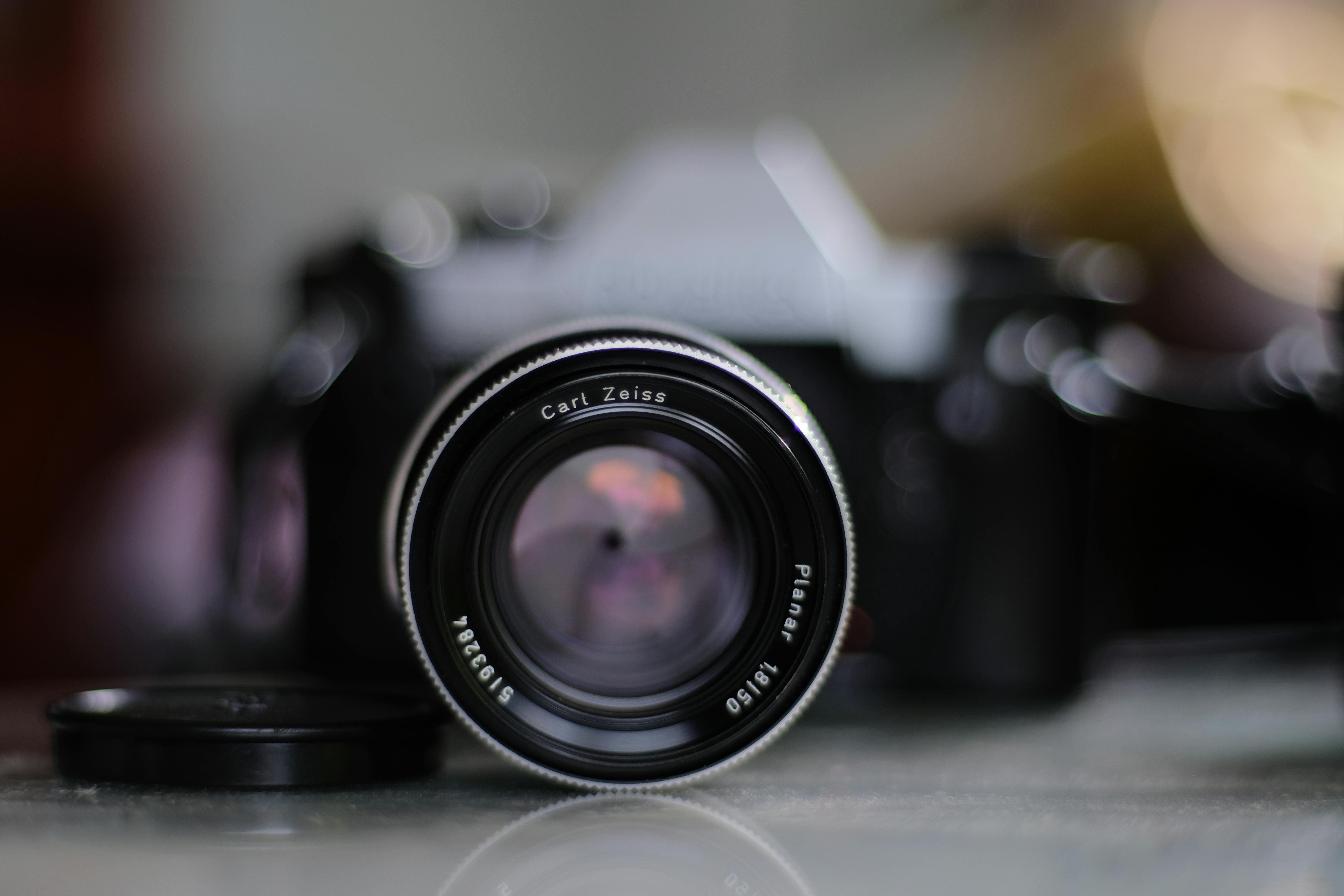 What Was the First Mirrorless Camera: A Remarkable Evolution in Photog ...